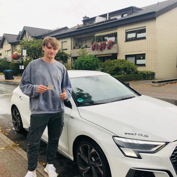 Fahrschule FR Werne - Jung. Modern. Gutaussehend
